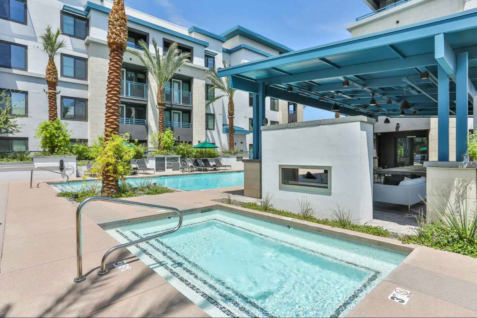 Luxury Apartment Homes | Lakeside Drive in Tempe, AZ