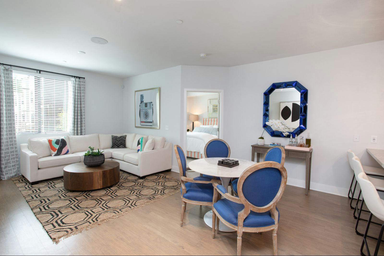 Luxury Apartment Homes | Lakeside Drive in Tempe, AZ