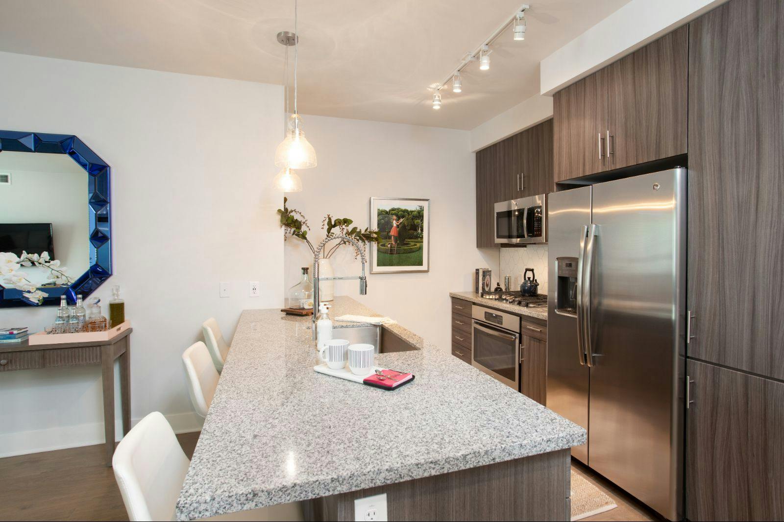 Luxury Apartment Homes | Lakeside Drive in Tempe, AZ